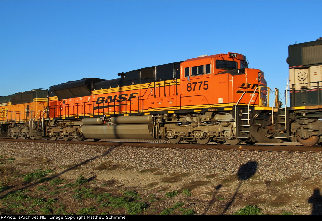 BNSF 8775
